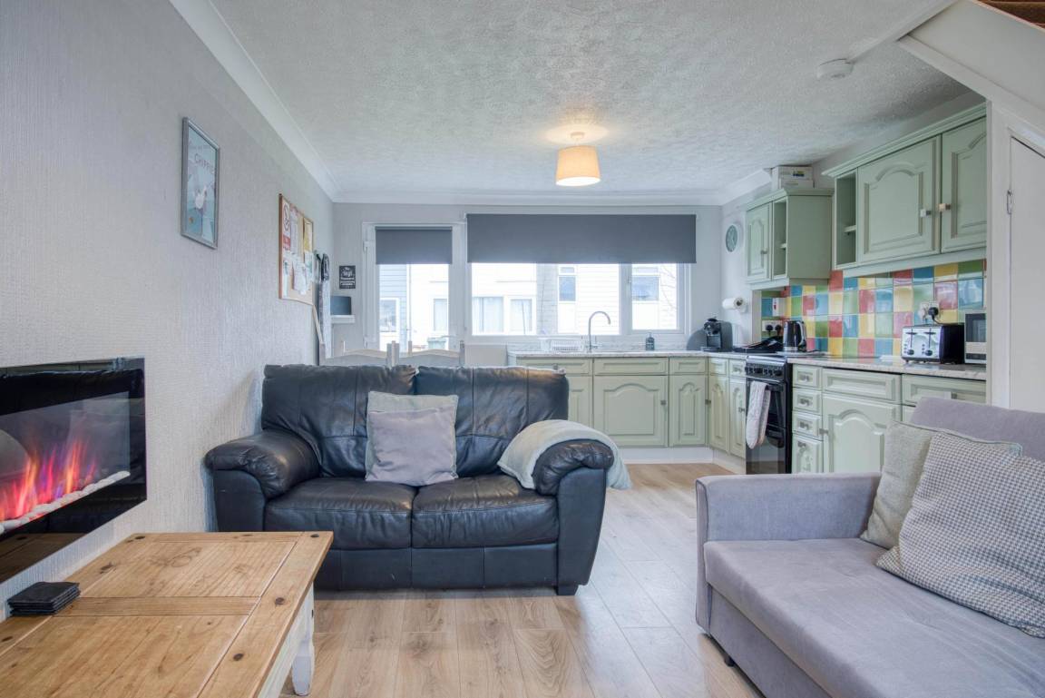 42 M² Chalet ∙ 2 Bedrooms ∙ 6 Guests - Pembroke Dock