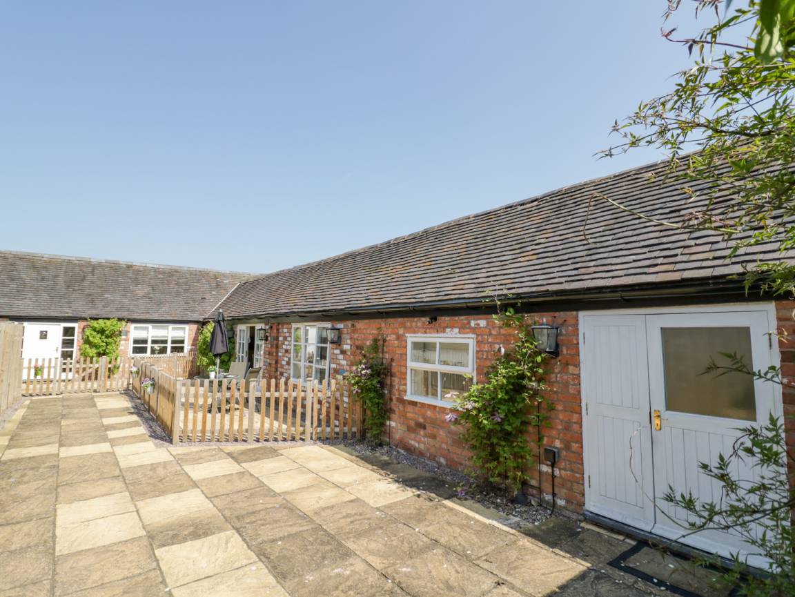Cottage ∙ 2 Bedrooms ∙ 4 Guests - Hinckley