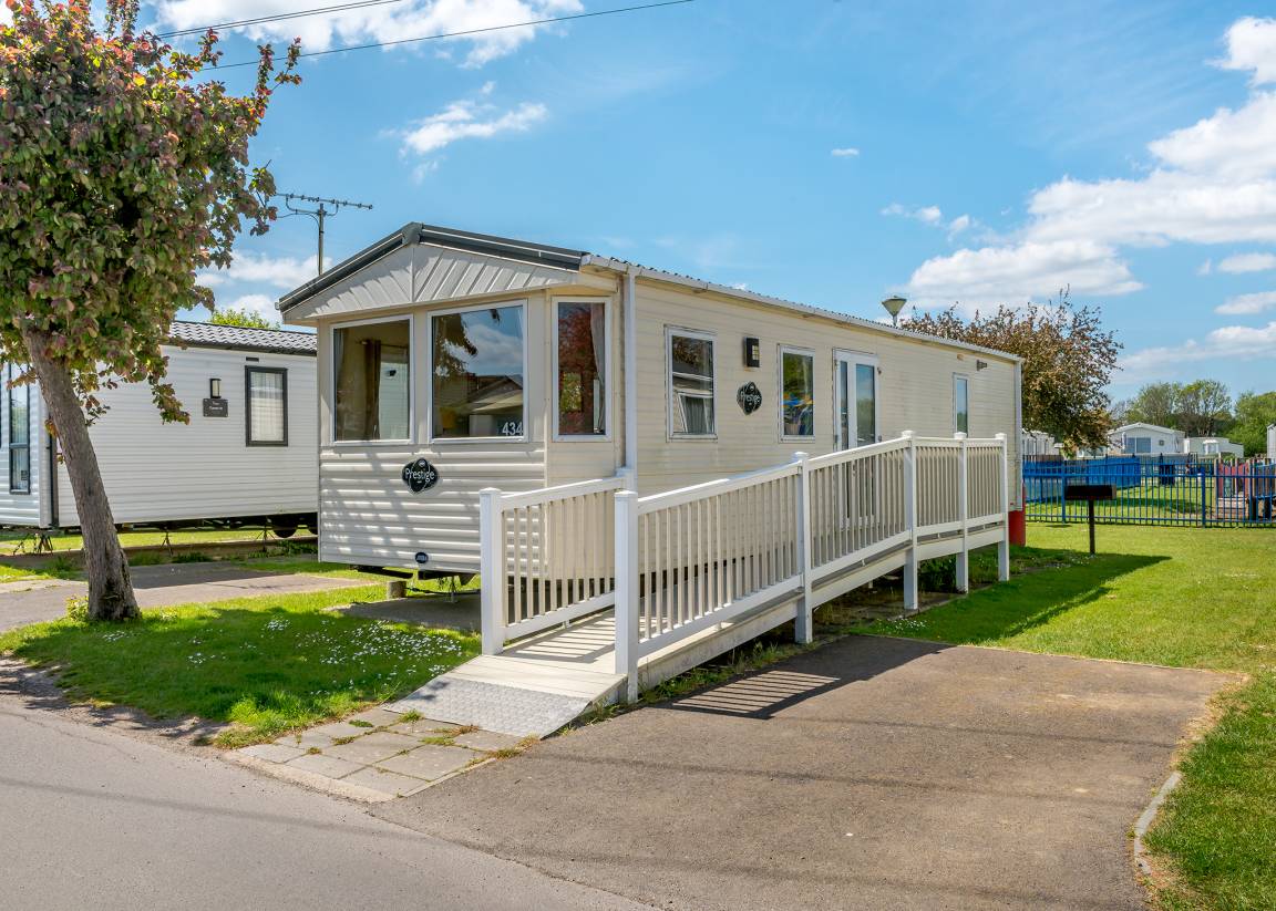 Caravan ∙ 2 Bedrooms ∙ 4 Guests - Arundel