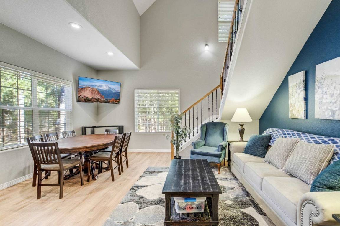 Apartment ∙ 5 Bedrooms ∙ 12 Guests - Black Forest, CO