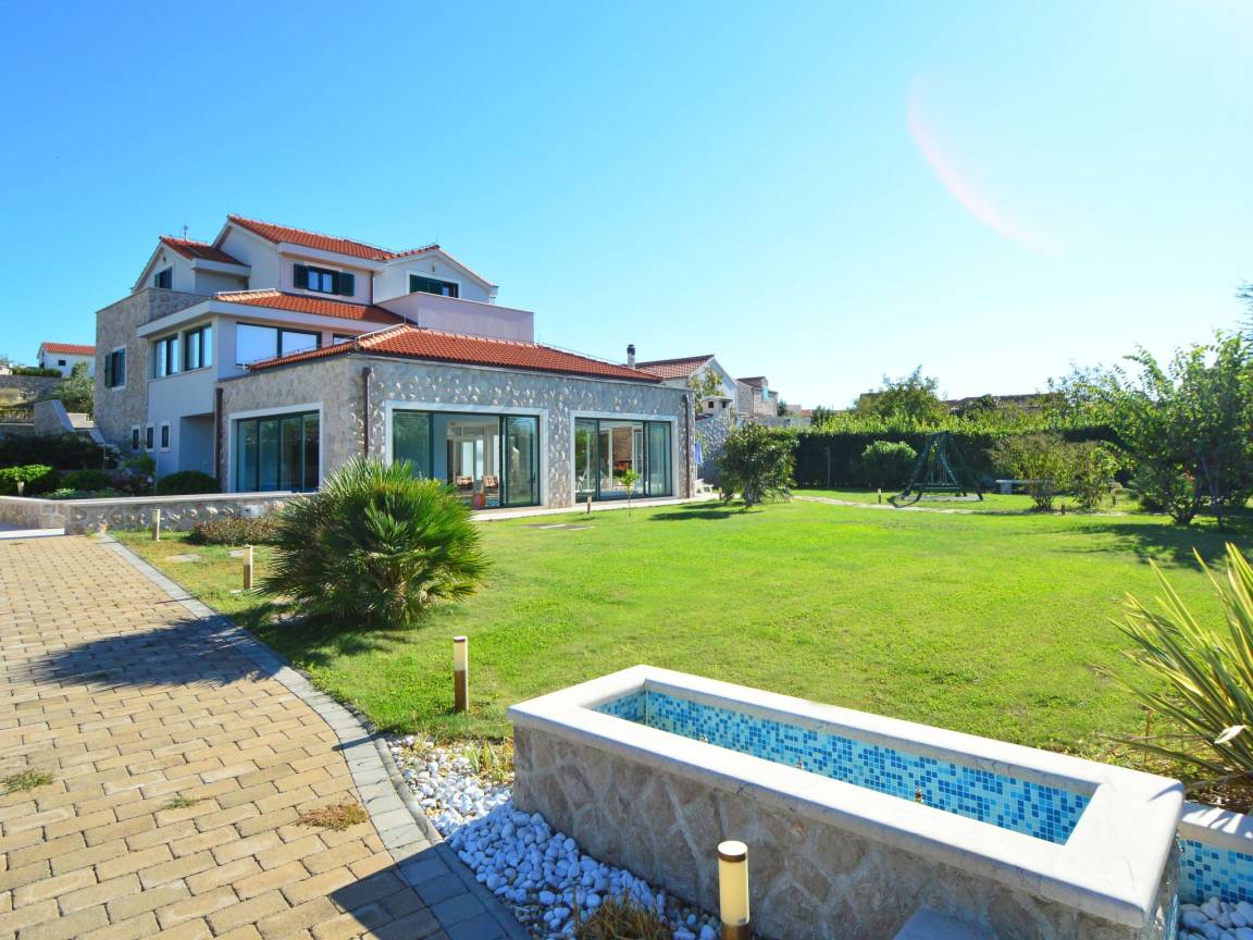 420 M² Maison De Vacances ∙ 5 Chambres ∙ 10 Personnes - Tisno
