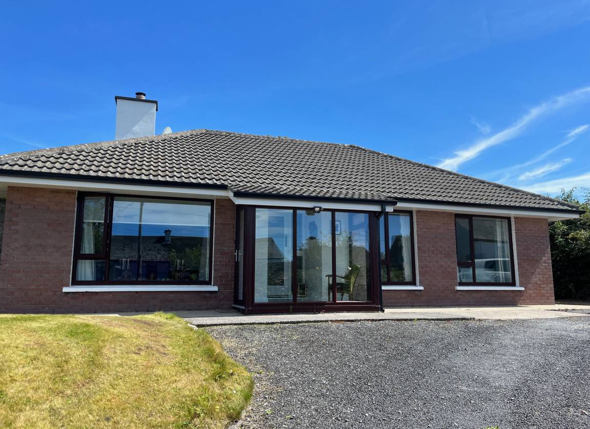 92 M² House ∙ 3 Bedrooms ∙ 6 Guests - Oranmore