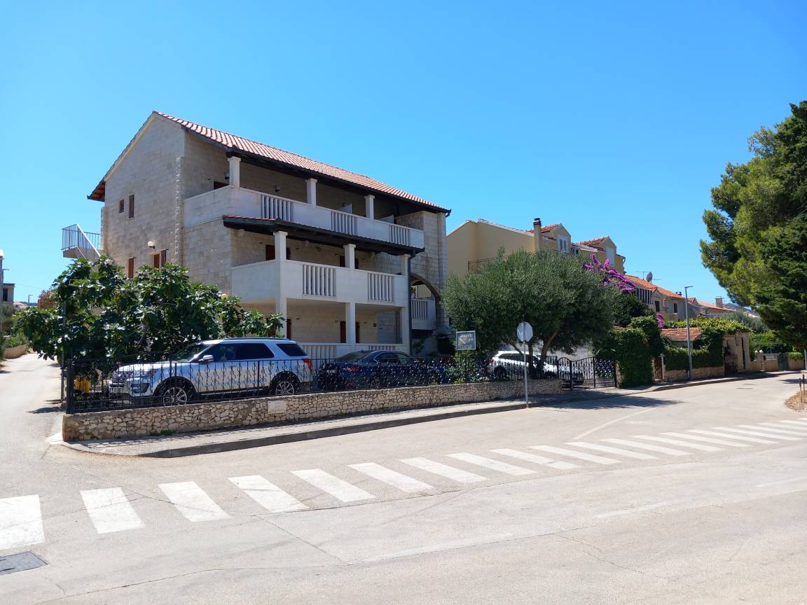99 M² Apartment ∙ 4 Bedrooms ∙ 10 Guests - Sutivan