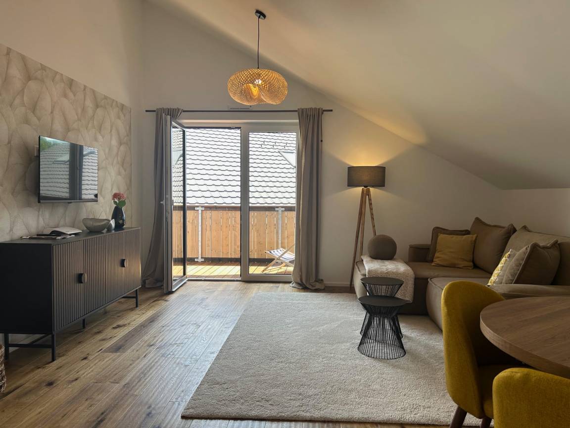 75 M² Ferienwohnung ∙ 1 Schlafzimmer ∙ 3 Gäste - Chieming