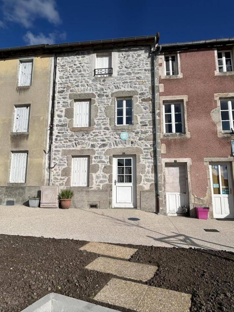 93 M² Gîte ∙ 3 Chambres ∙ 6 Personnes - Auvergne