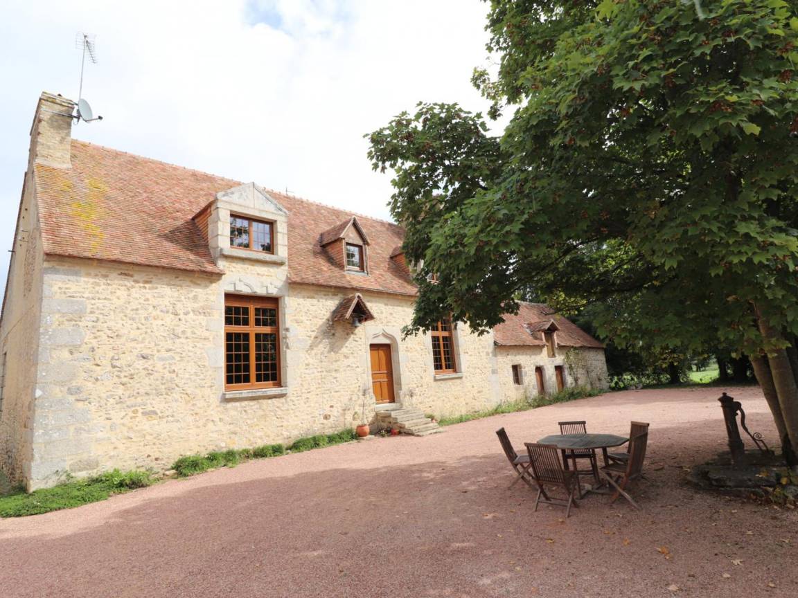 250 M² Cottage ∙ 4 Chambres ∙ 11 Personnes - Alençon