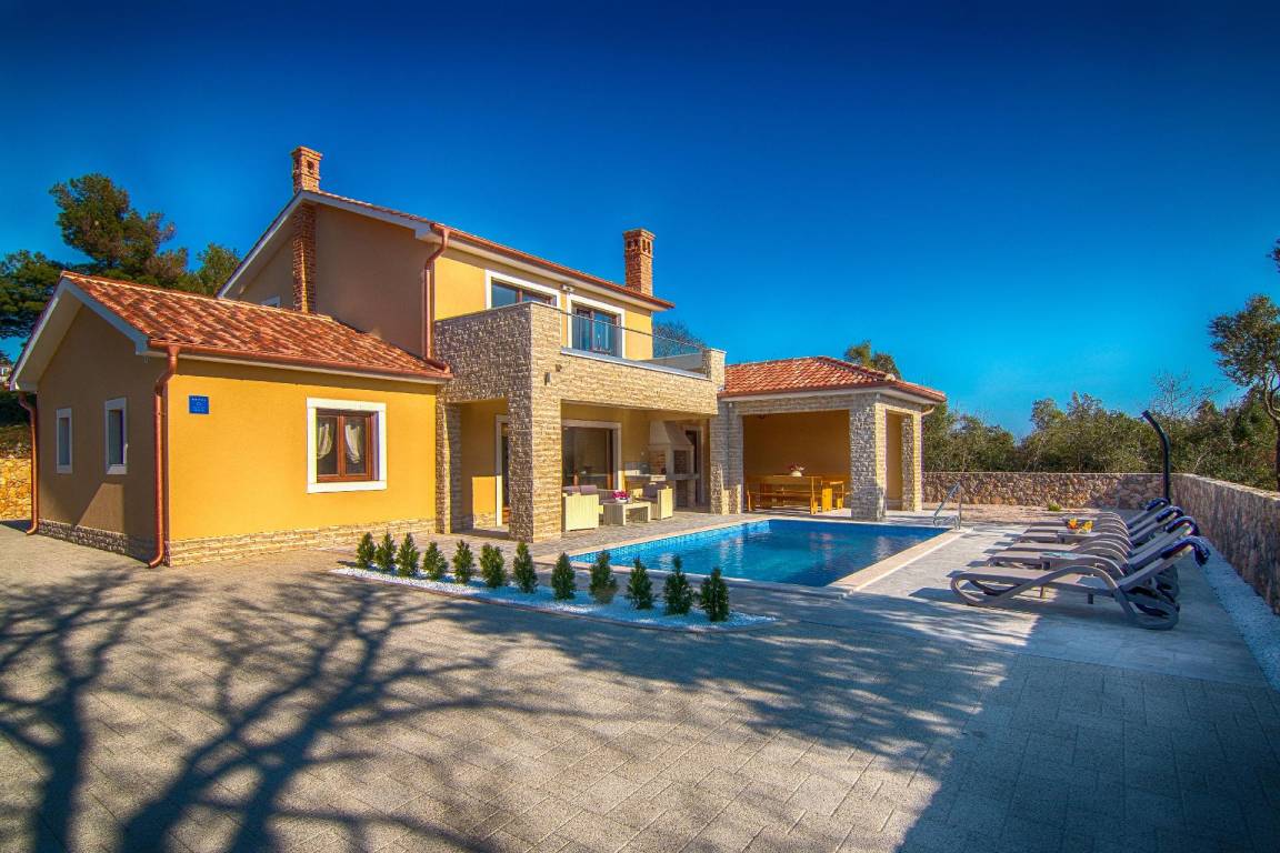 140 M² House ∙ 3 Bedrooms ∙ 8 Guests - Cres