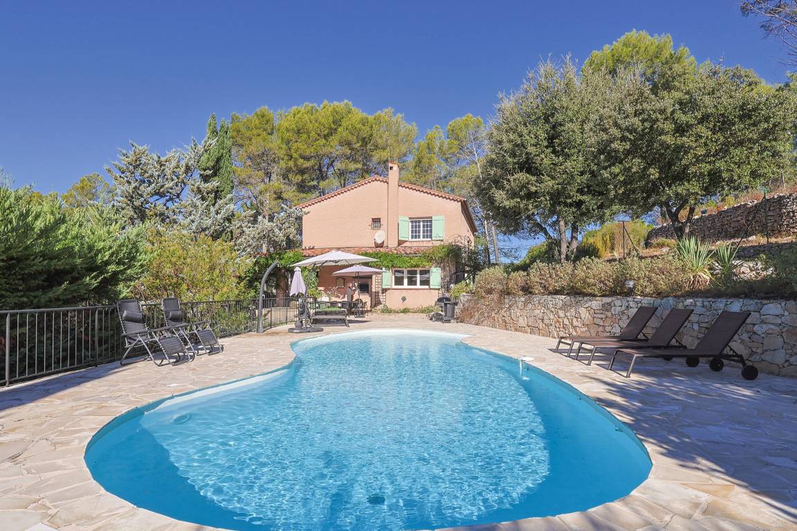 320 M² Villa ∙ 4 Bedrooms ∙ 8 Guests - Draguignan