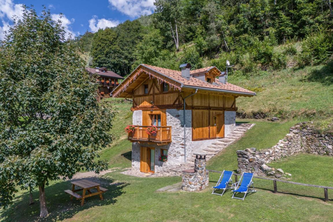85 M² Chalet ∙ 4 Bedrooms ∙ 8 Guests - Trentino
