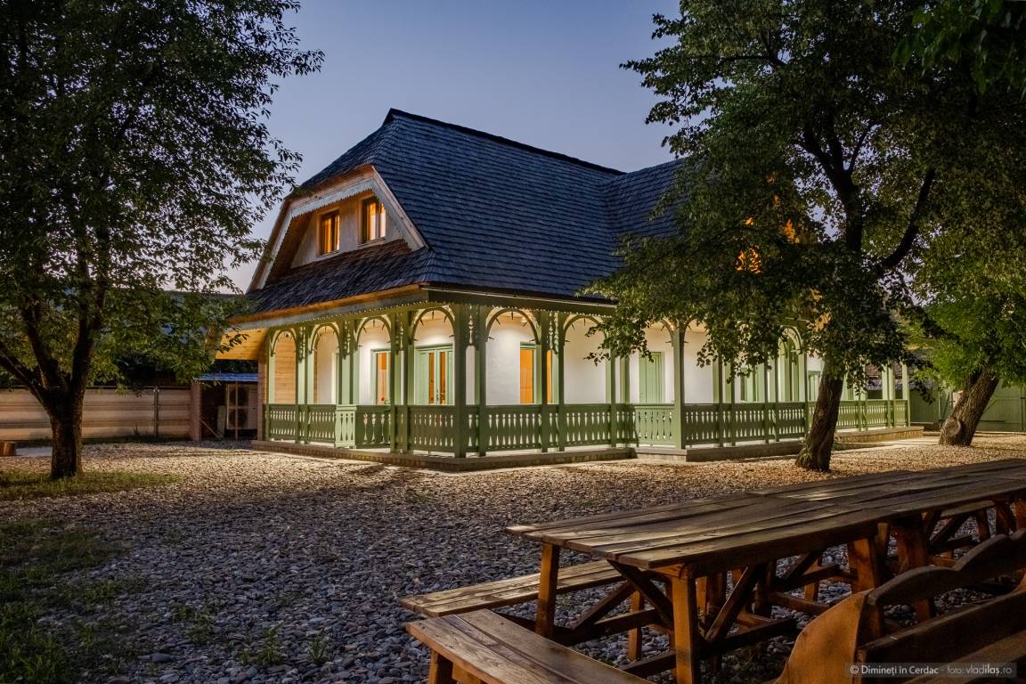 200 M² Chalet ∙ 4 Habitaciones ∙ 10 Huéspedes - Transilvania