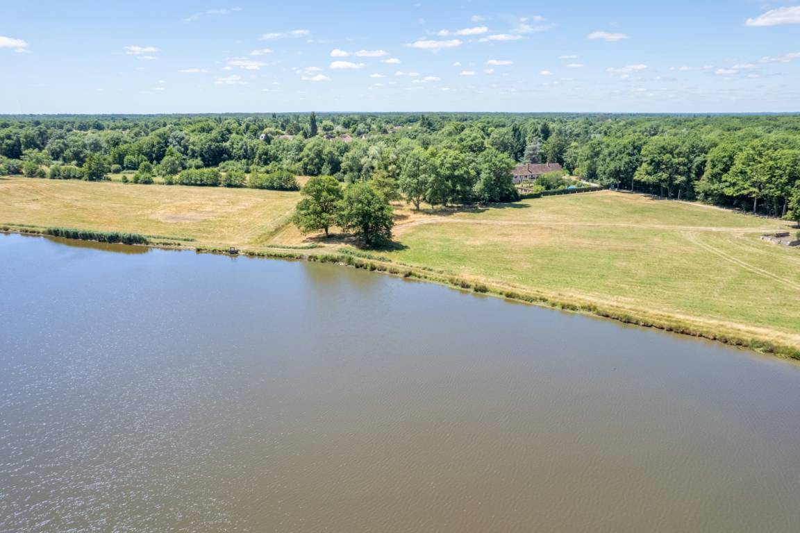 330 M² Maison De Vacances ∙ 8 Chambres ∙ 15 Personnes - Indre