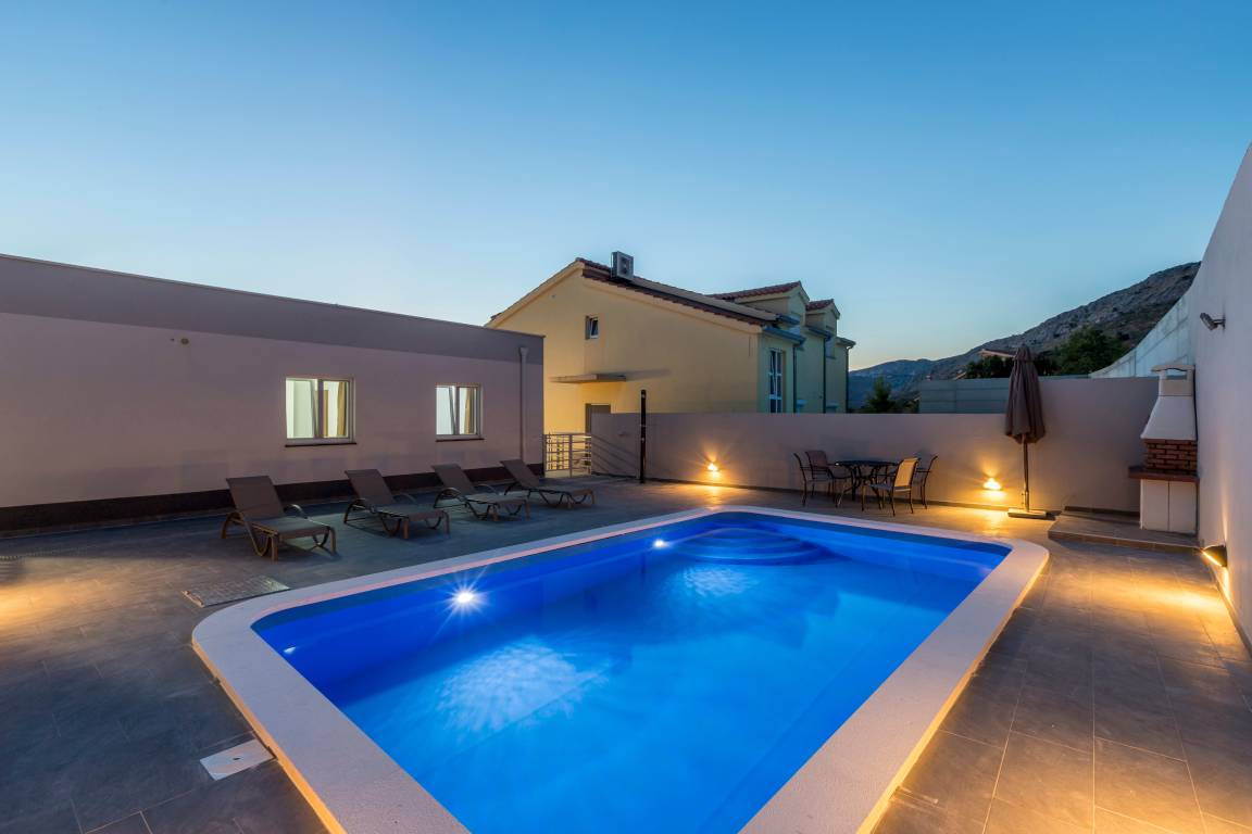 84 M² Ferienhaus ∙ 3 Schlafzimmer ∙ 7 Gäste - Solin