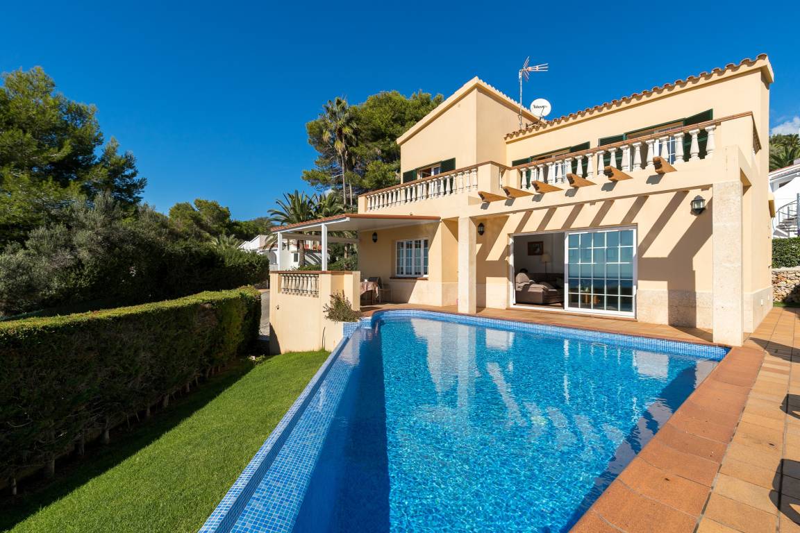 150 M² Villa ∙ 4 Bedrooms ∙ 8 Guests - Minorca