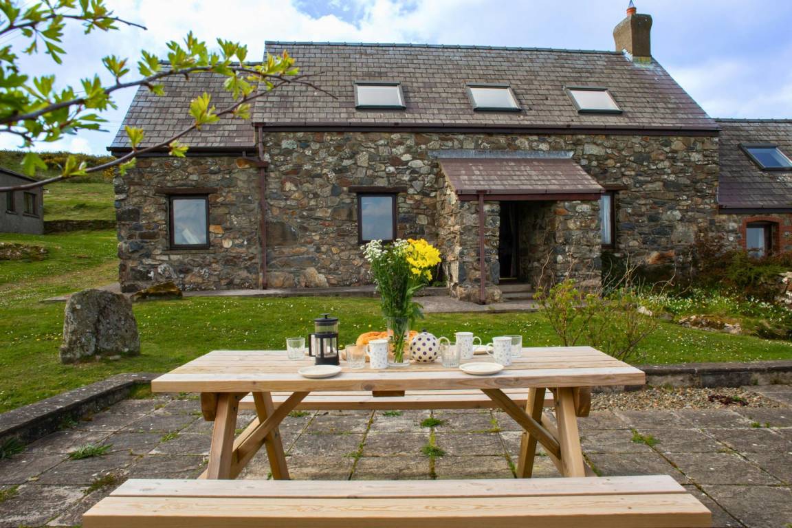 126 M² Cottage ∙ 3 Bedrooms ∙ 6 Guests - Fishguard