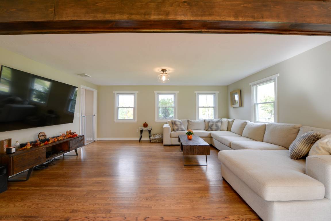 241 M² House ∙ 3 Bedrooms ∙ 6 Guests - Lake Chaubunagungamaug, MA