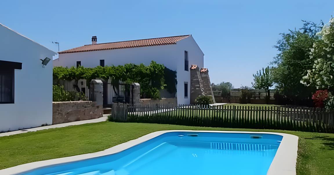 428 M² Casa ∙ 6 Habitaciones ∙ 14 Huéspedes - Pozoblanco