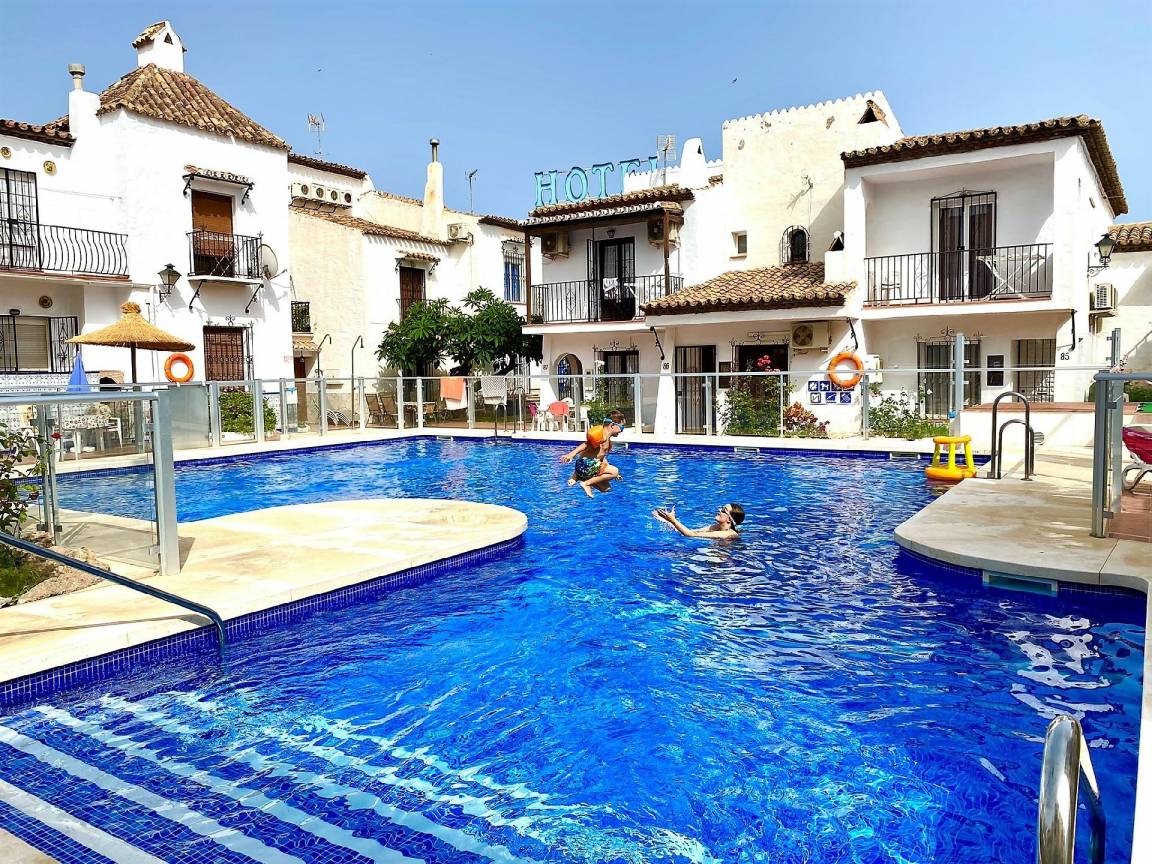 80 M² Ferienhaus ∙ 2 Schlafzimmer ∙ 4 Gäste - Nerja