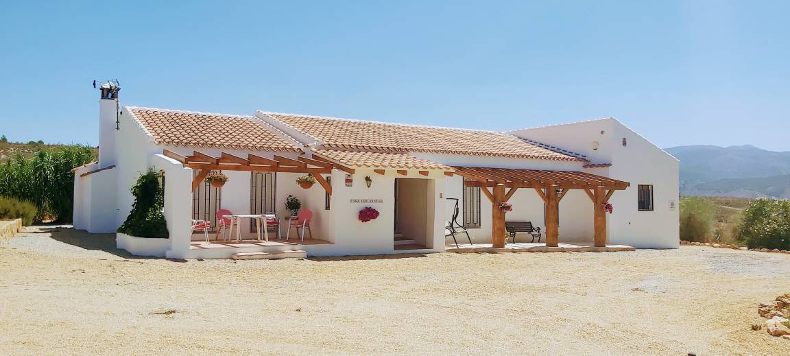 80 M² Villa ∙ 2 Bedrooms ∙ 5 Guests - Serón