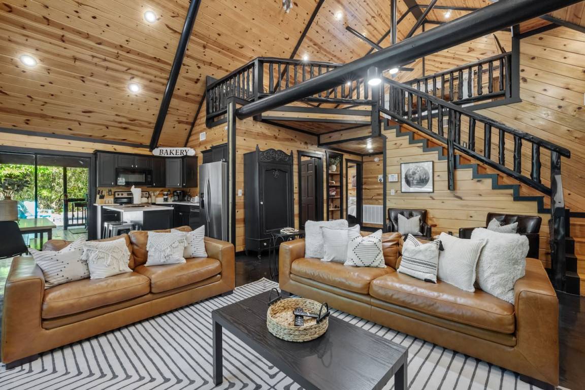 Cabin ∙ 2 Bedrooms ∙ 8 Guests - Oklahoma