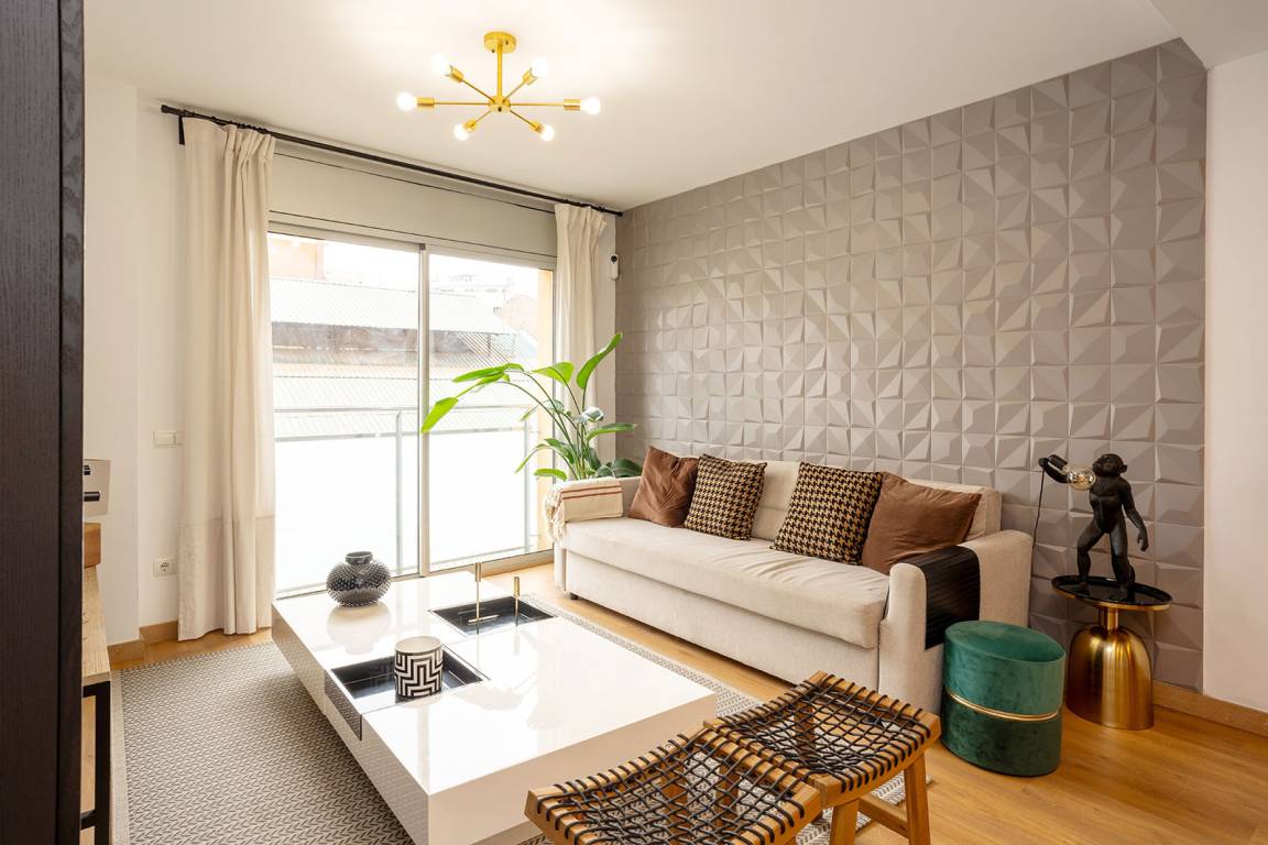 77 M² Apartamento ∙ 2 Habitaciones ∙ 6 Huéspedes - Barcelona