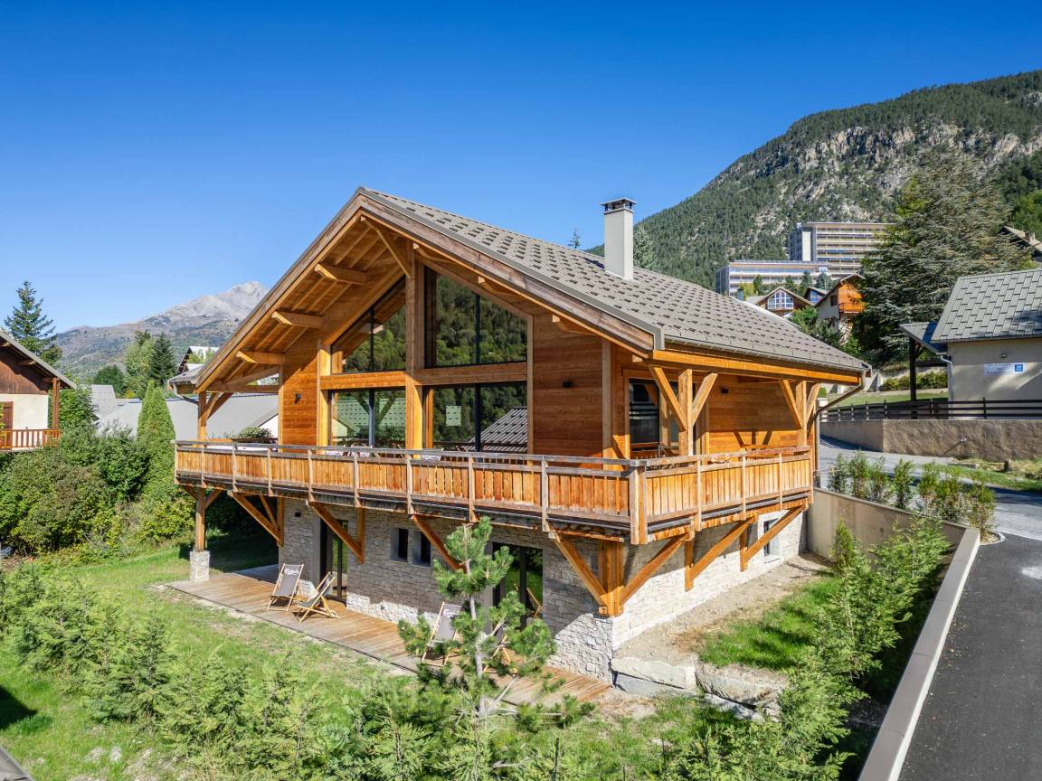 250 M² Chalet ∙ 4 Bedrooms ∙ 10 Guests - Chantemerle