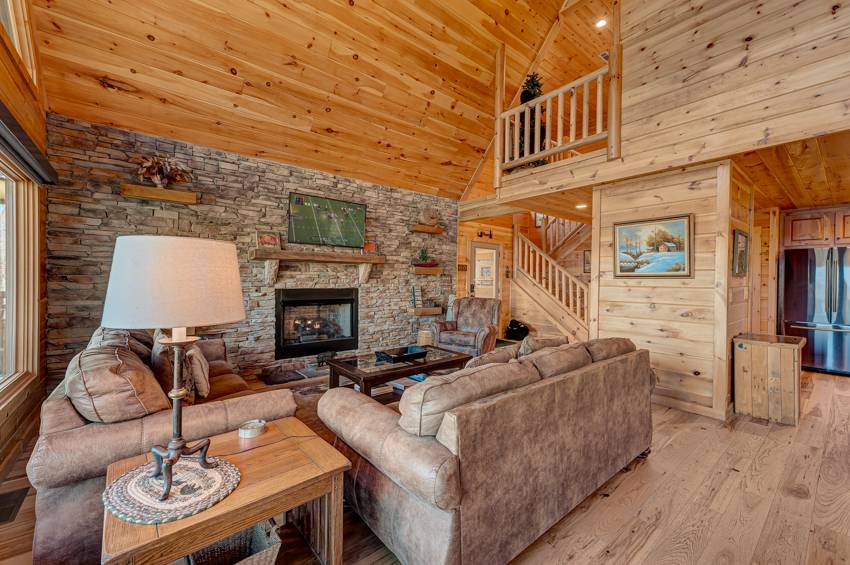 Cabin ∙ 4 Bedrooms ∙ 10 Guests - Blue Ridge, GA