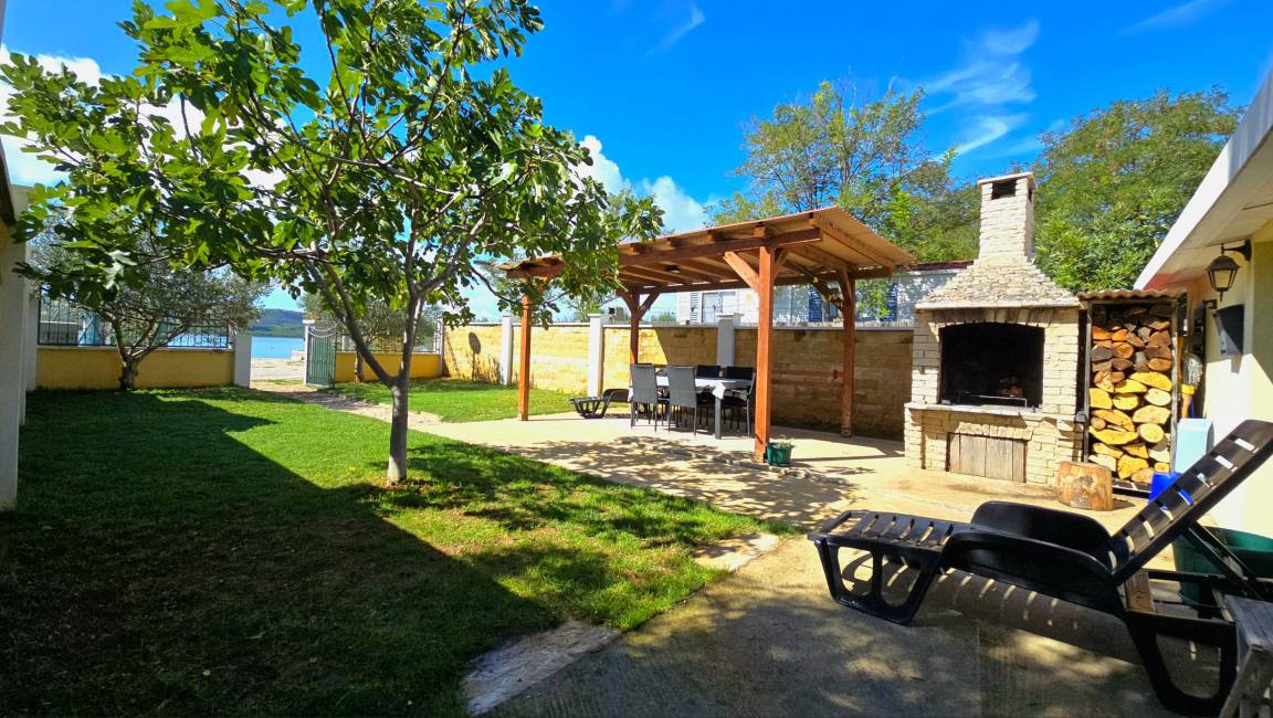 37 M² Ferienhaus ∙ 2 Schlafzimmer ∙ 4 Gäste - Sveti Filip i Jakov