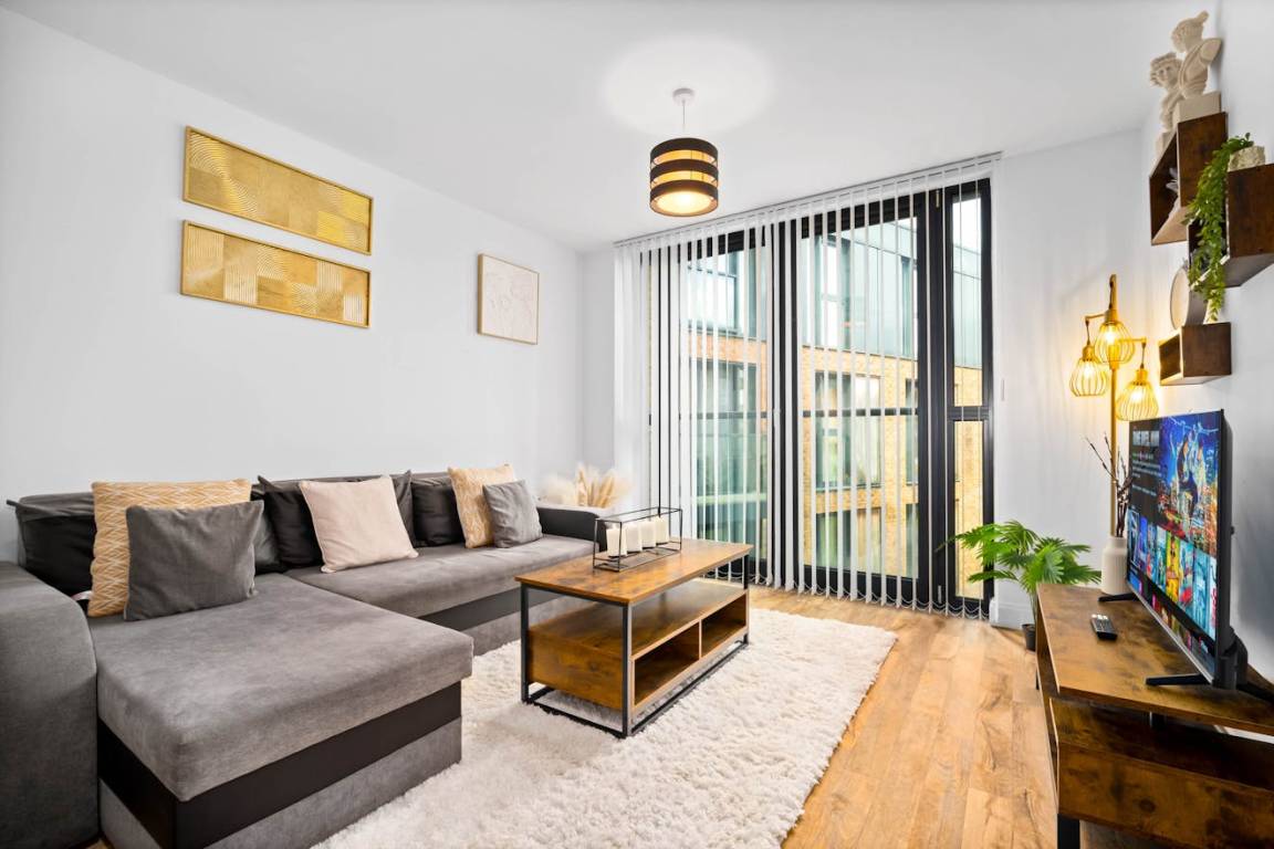 80 M² Apartment ∙ 2 Bedrooms ∙ 6 Guests - Solihull
