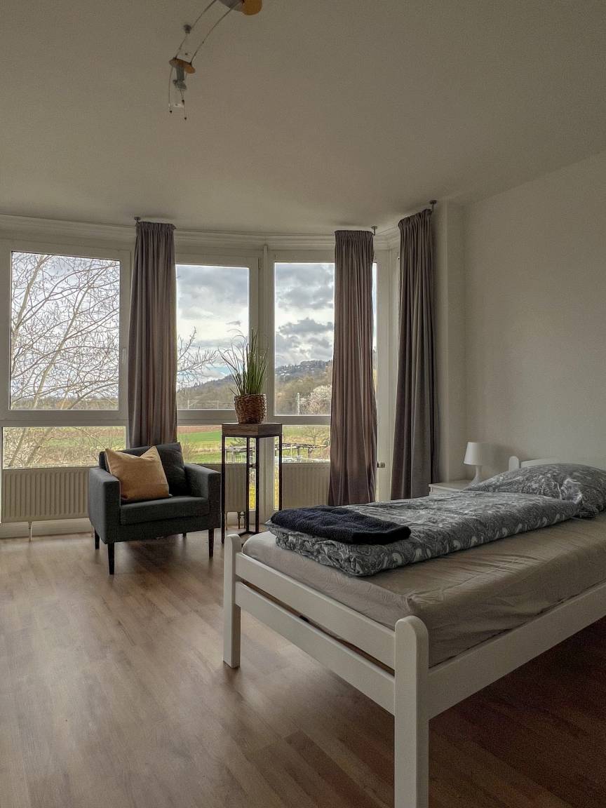 98 M² Ferienwohnung ∙ 4 Schlafzimmer ∙ 9 Gäste - Winnenden
