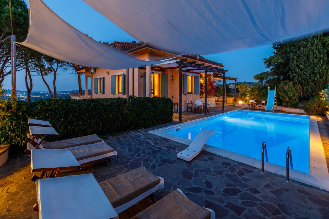 600 M² Villa ∙ 4 Schlafzimmer ∙ 12 Gäste - Urbino