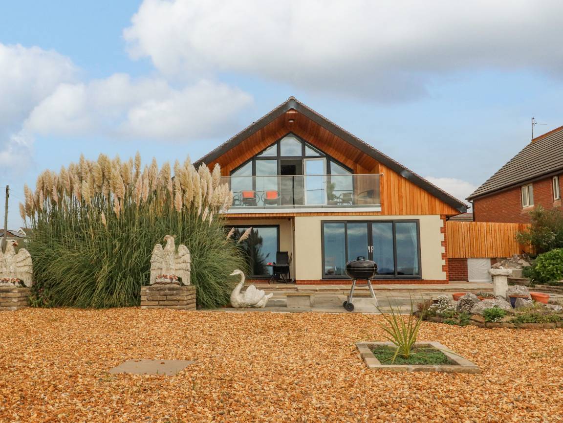 Cottage ∙ 3 Bedrooms ∙ 6 Guests - Lytham St Annes