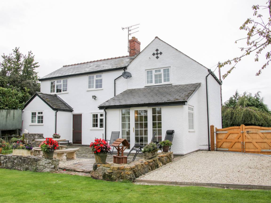 Cottage ∙ 5 Bedrooms ∙ 10 Guests - Oswestry