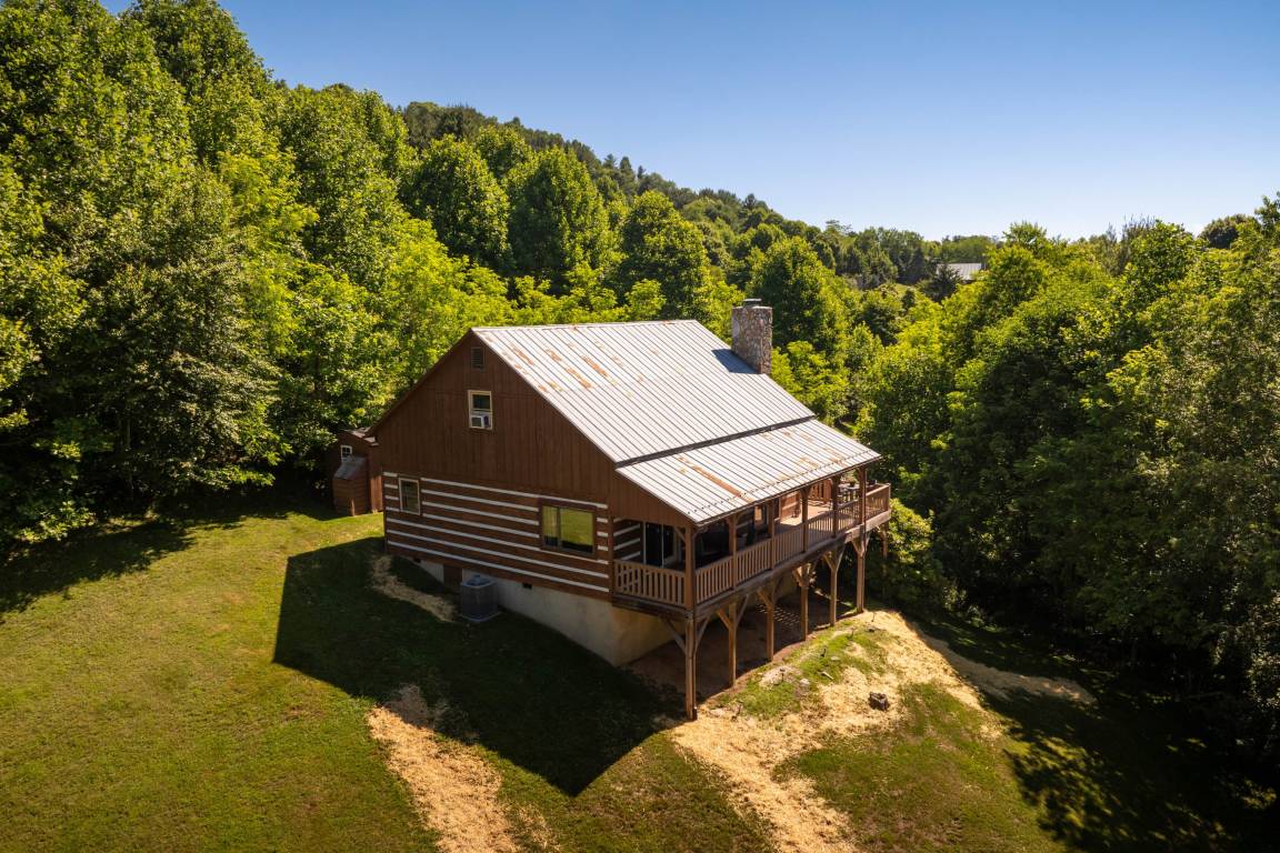 151 M² Cabin ∙ 2 Bedrooms ∙ 9 Guests - Boone, NC