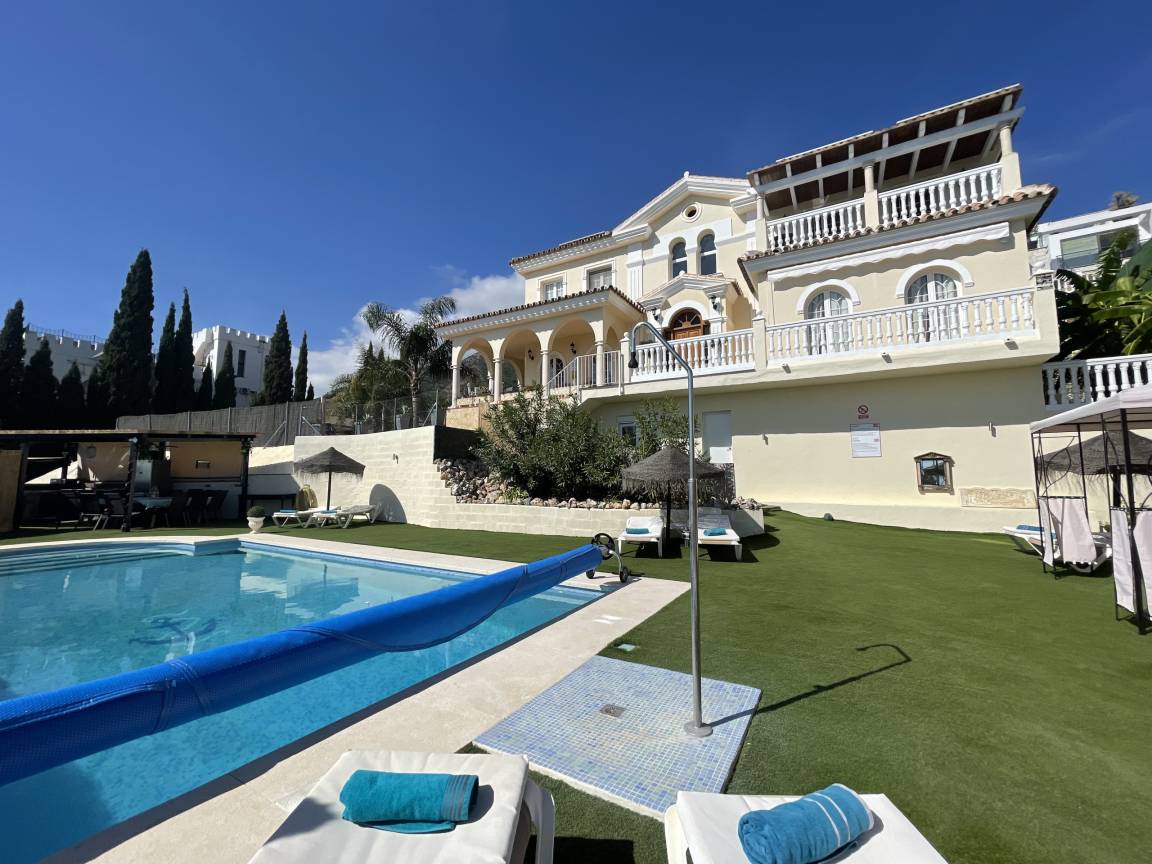360 M² Villa ∙ 5 Chambres ∙ 12 Personnes - Fuengirola