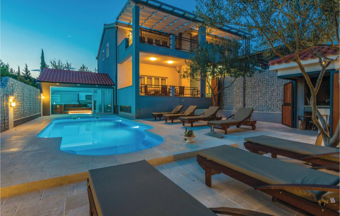 252 M² Maison De Vacances ∙ 8 Chambres ∙ 15 Personnes - Croatie