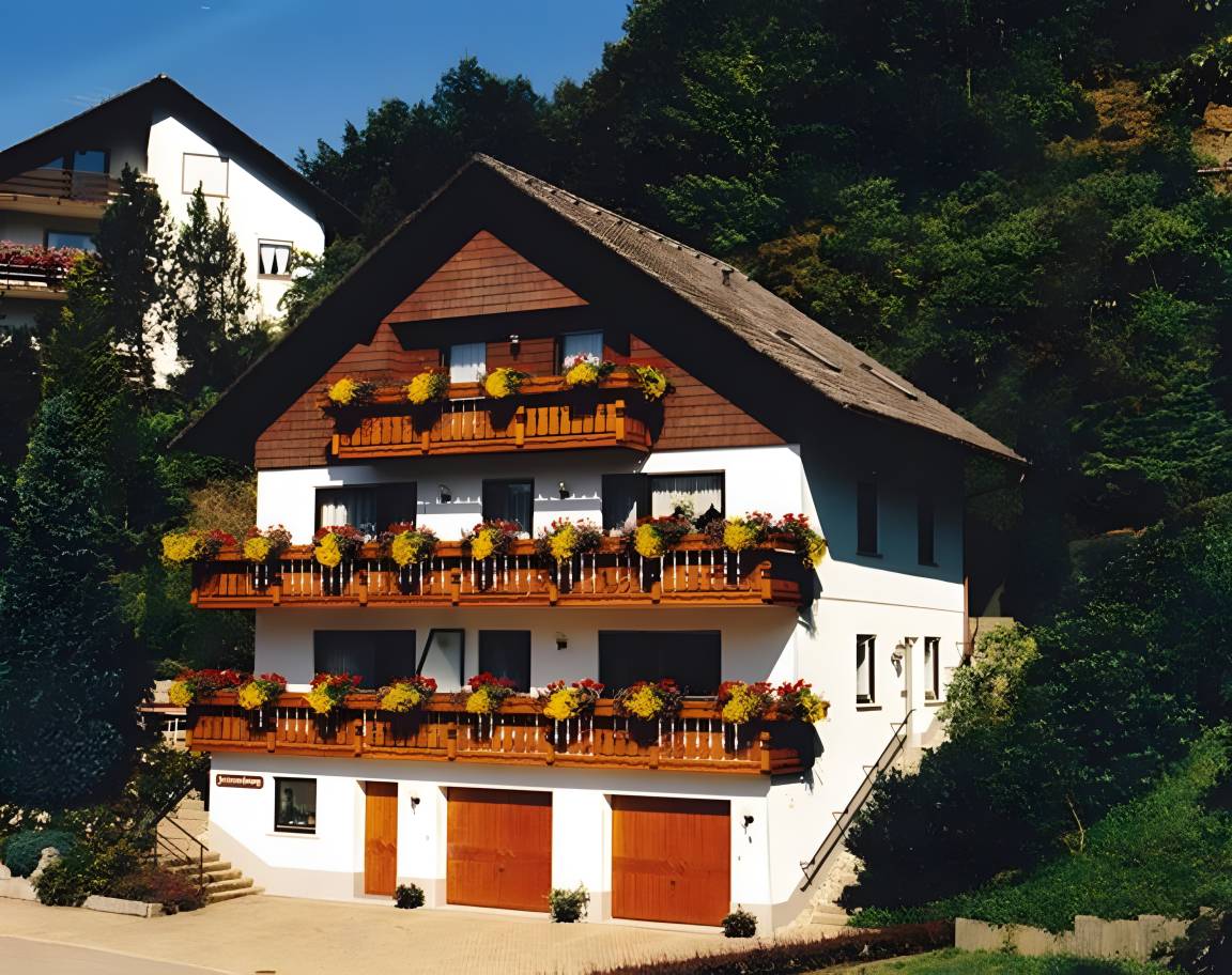 80 M² Ferienwohnung ∙ 2 Schlafzimmer ∙ 6 Gäste - Bad Peterstal-Griesbach