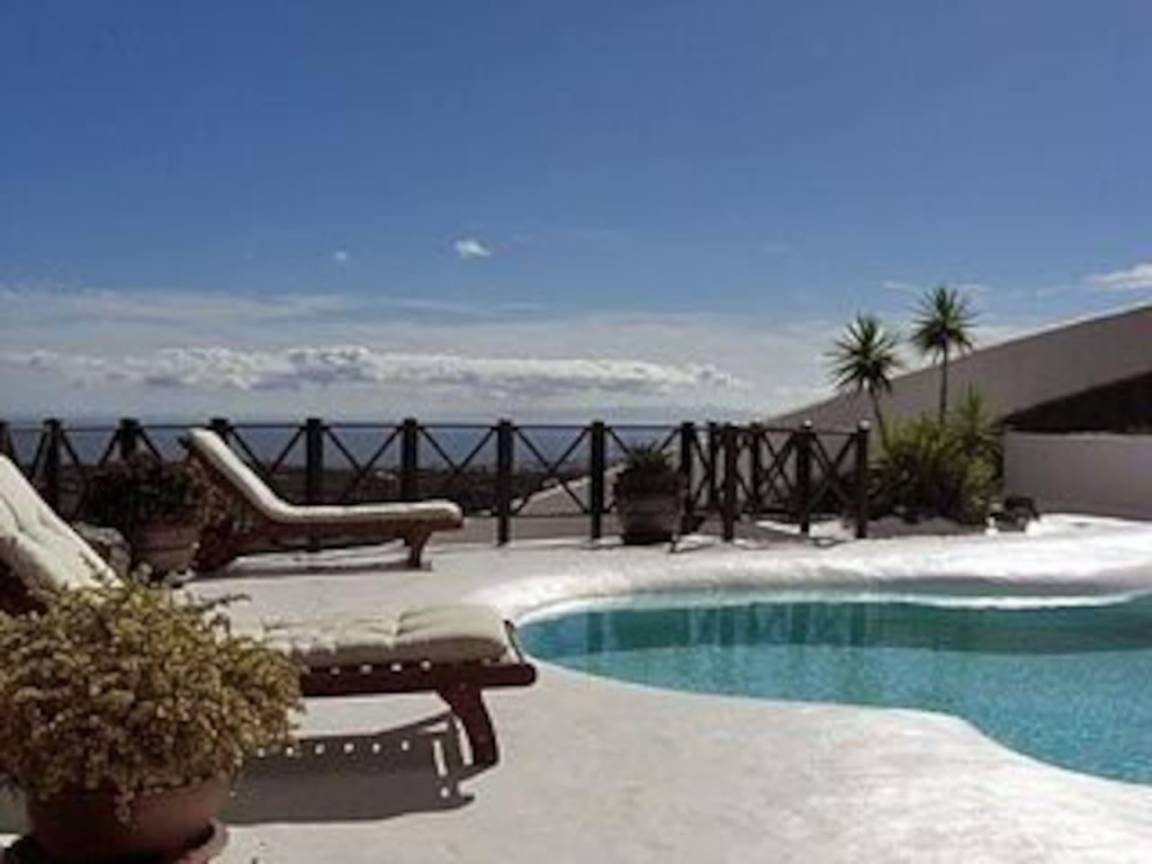 250 M² Villa ∙ 4 Bedrooms ∙ 8 Guests - Puerto del Carmen