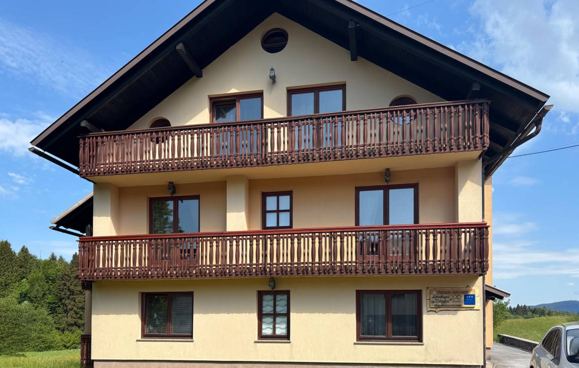 150 M² Appartement ∙ 2 Slaapkamers ∙ 4 Gasten - Osilnica