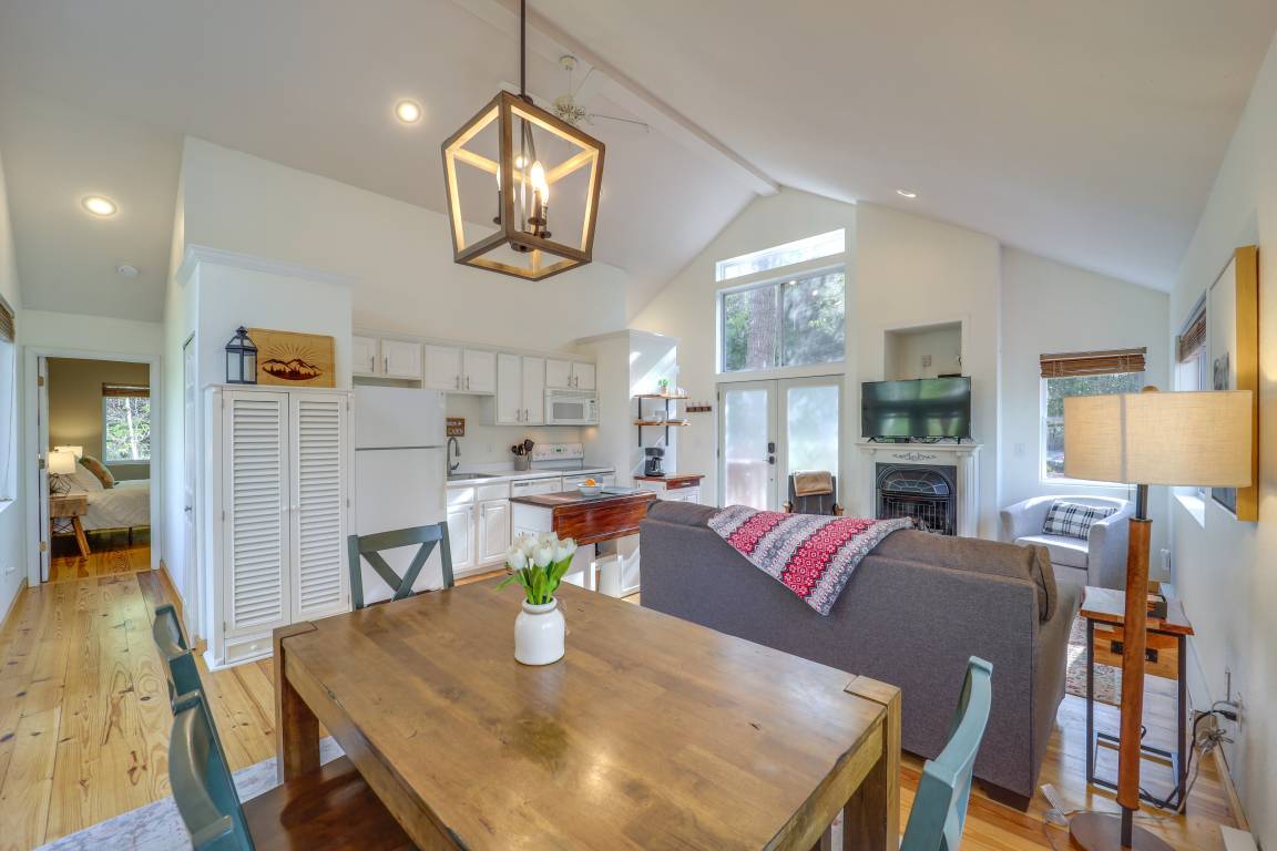 81 M² House ∙ 2 Bedrooms ∙ 6 Guests - Linville, NC