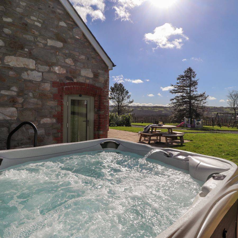 Cottage ∙ 2 Bedrooms ∙ 4 Guests - Llandeilo