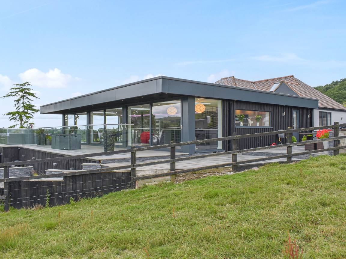 Cottage ∙ 5 Bedrooms ∙ 10 Guests - Stoke-on-Trent