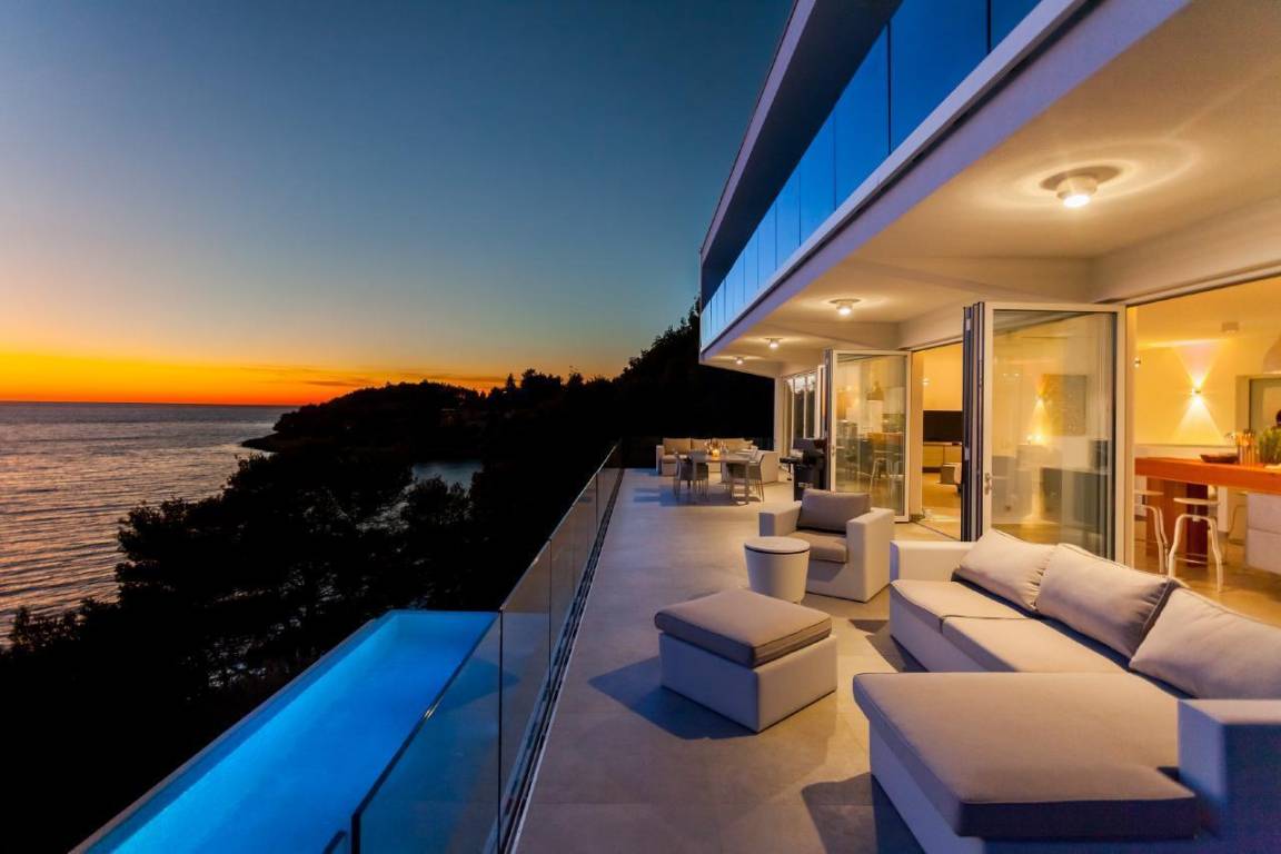 380 M² Ferienhaus ∙ 6 Schlafzimmer ∙ 12 Gäste - Vela Luka