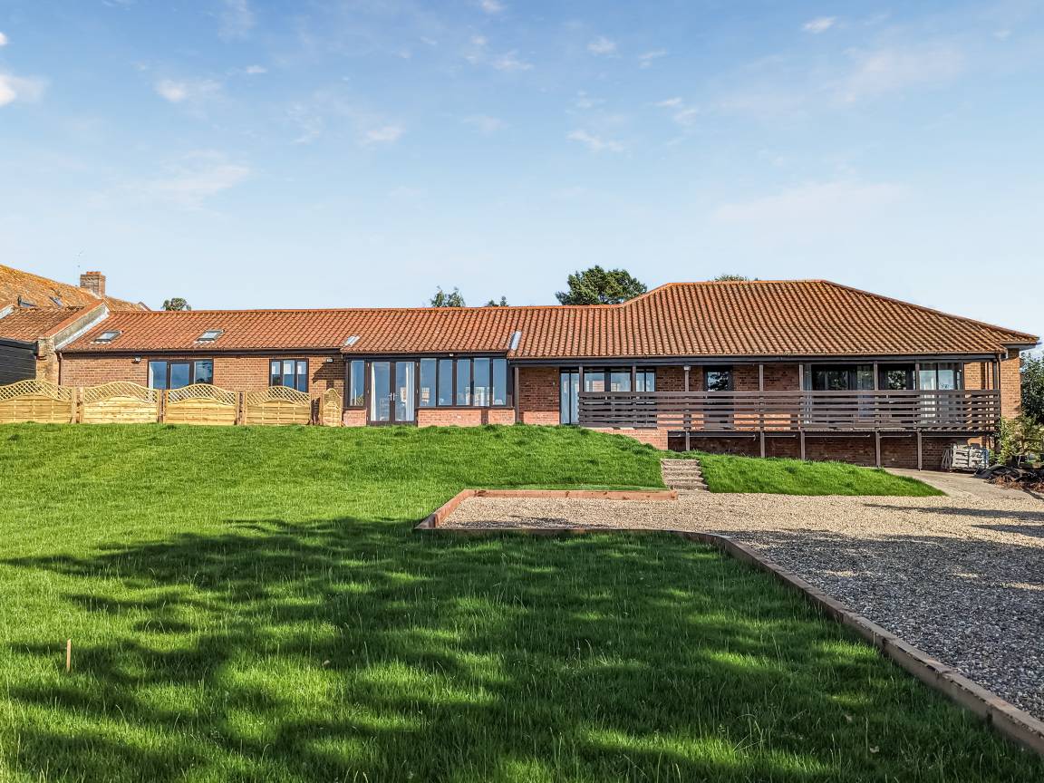 Cottage ∙ 4 Bedrooms ∙ 10 Guests - Lowestoft
