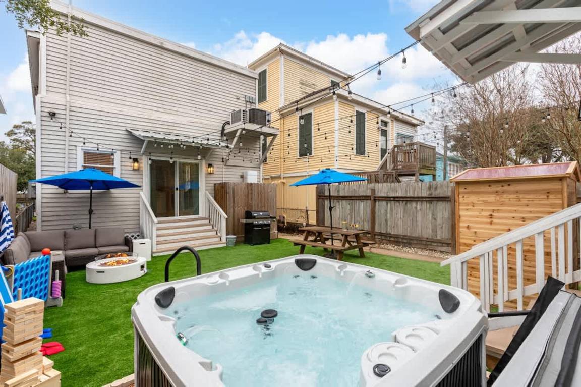 House ∙ 5 Bedrooms ∙ 19 Guests - Galveston, TX