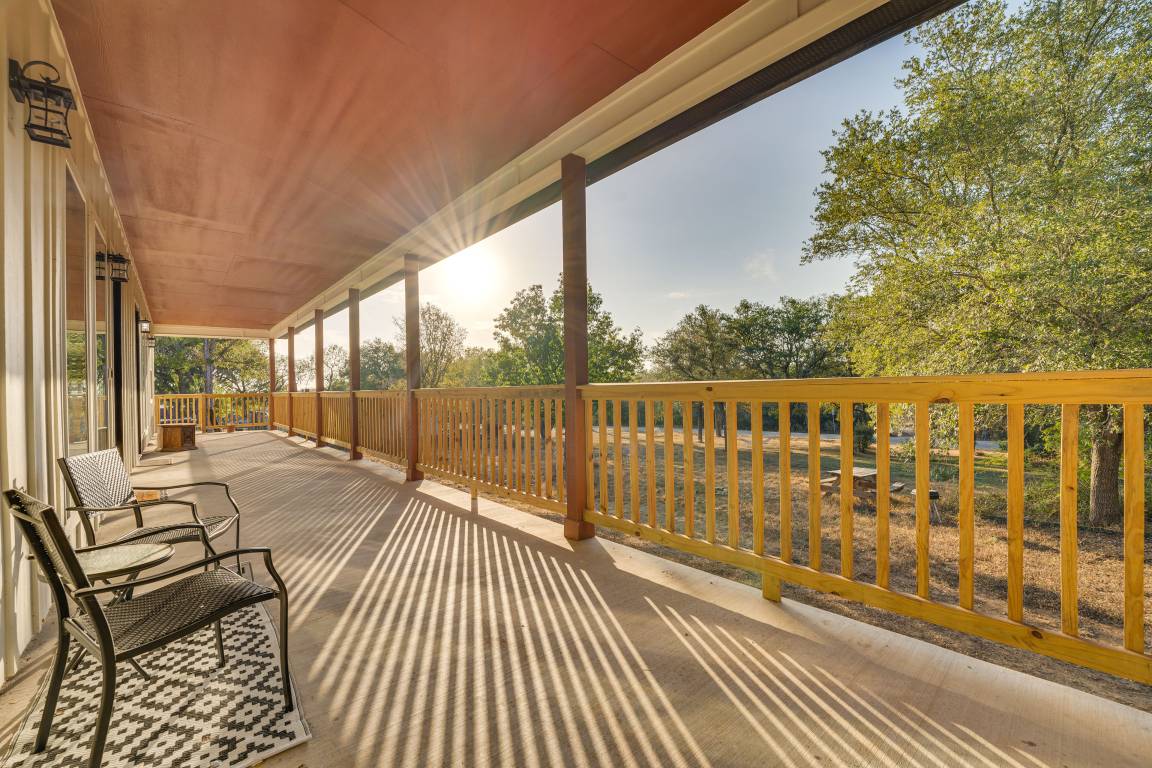 111 M² House ∙ 2 Bedrooms ∙ 4 Guests - ZDT's Amusement Park, Seguin