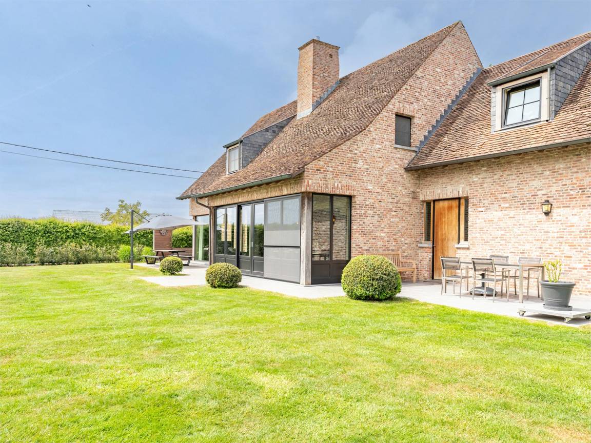 250 M² House ∙ 4 Bedrooms ∙ 10 Guests - Eeklo
