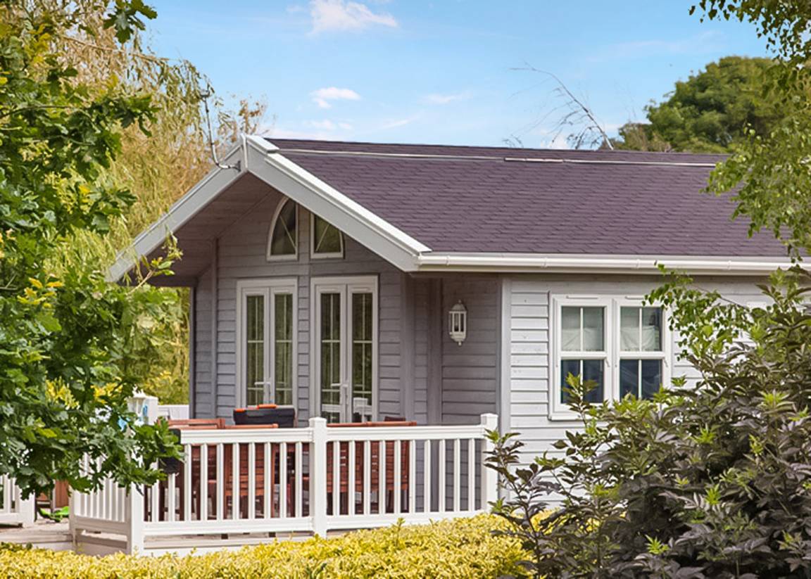 Chalet ∙ 4 Bedrooms ∙ 8 Guests - Lymington