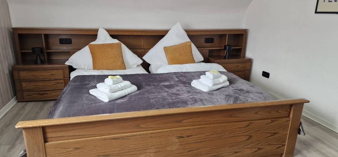 80 M² Ferienwohnung ∙ 4 Schlafzimmer ∙ 5 Gäste - Hechingen