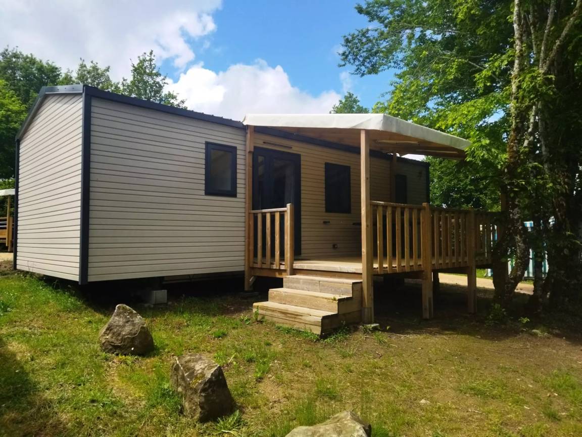 35 M² Mobil-home ∙ 2 Chambres ∙ 4 Personnes - Cantal