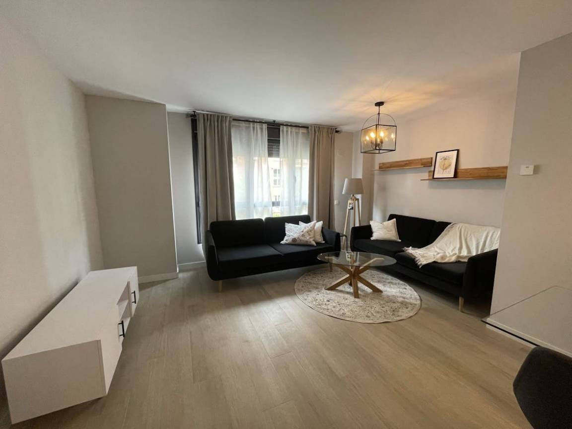 145 M² House ∙ 2 Bedrooms ∙ 3 Guests - Madrid